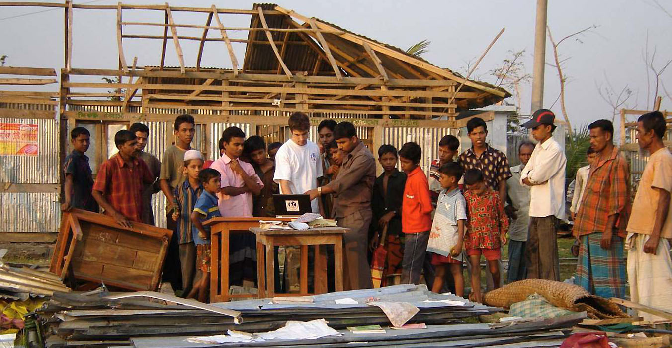 Response to Cyclone Sidr in Bangladesh - Ummah Global Support